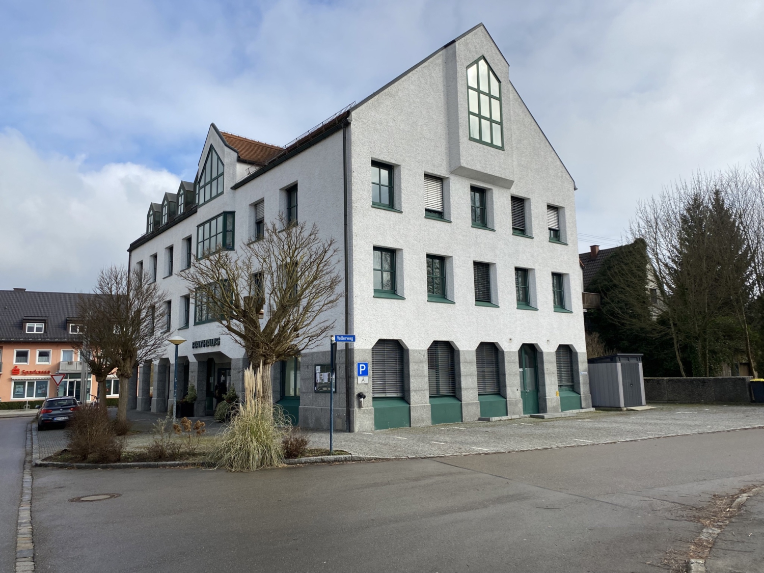 Rathaus der Gemeinde Erdweg - Büchertürme